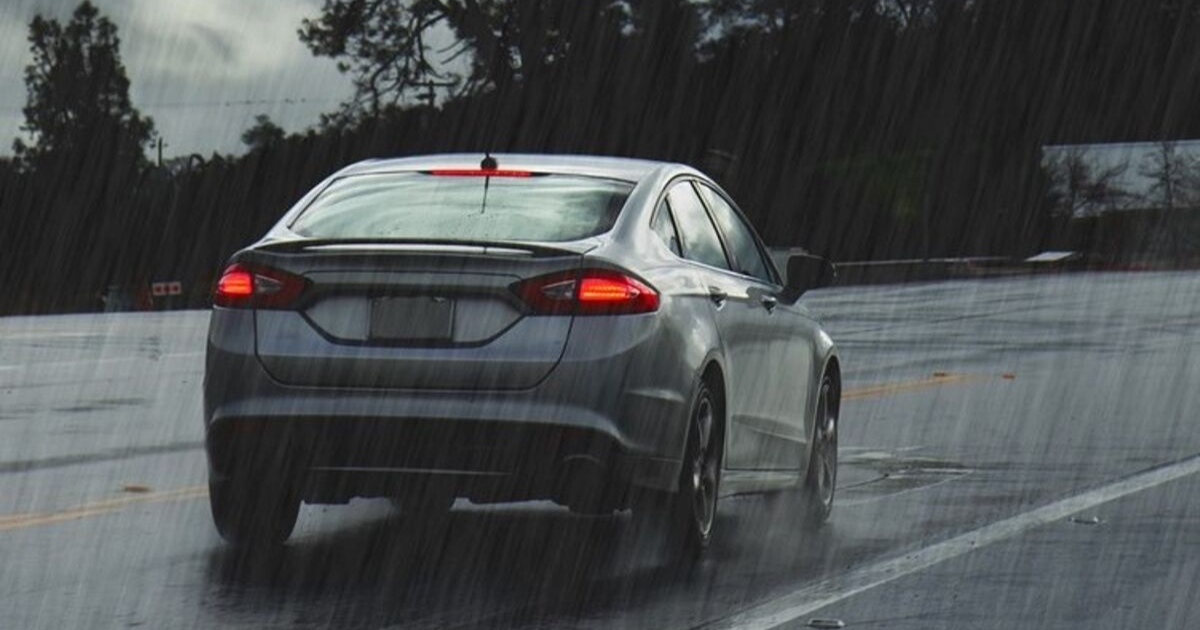 How to Spot Signs of Water Damage on Your Car | kambio